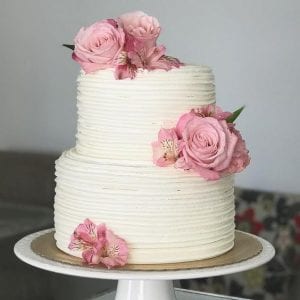 Bolo de casamento simples com chantilly - Como fazer em casa